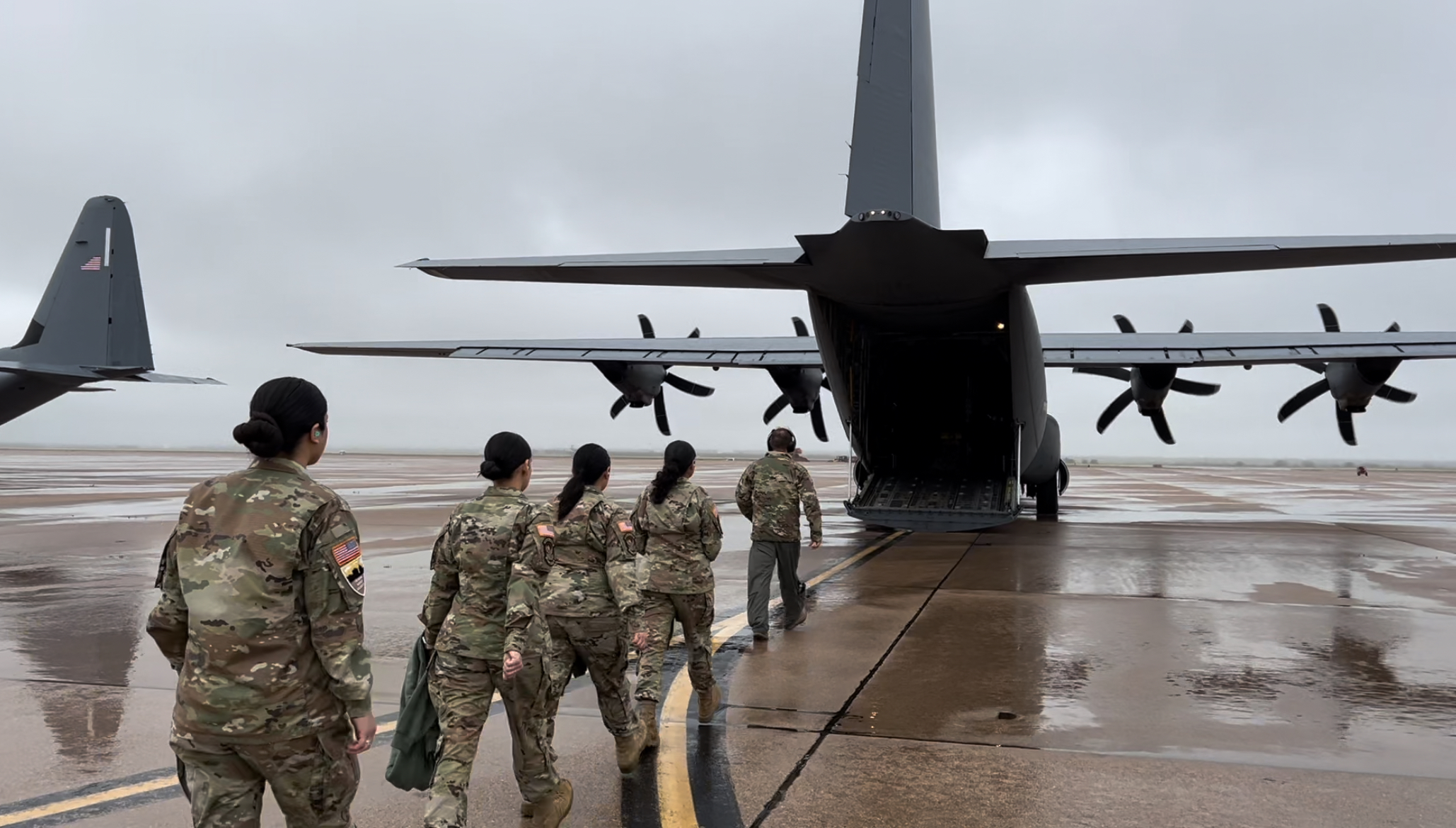 Midland ISD students fly on military aircraft as part of field trip ...